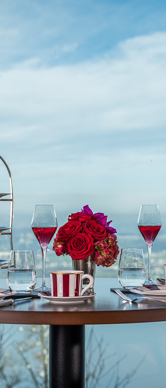 Valentine's Afternoon Tea | Bürgenstock Resort